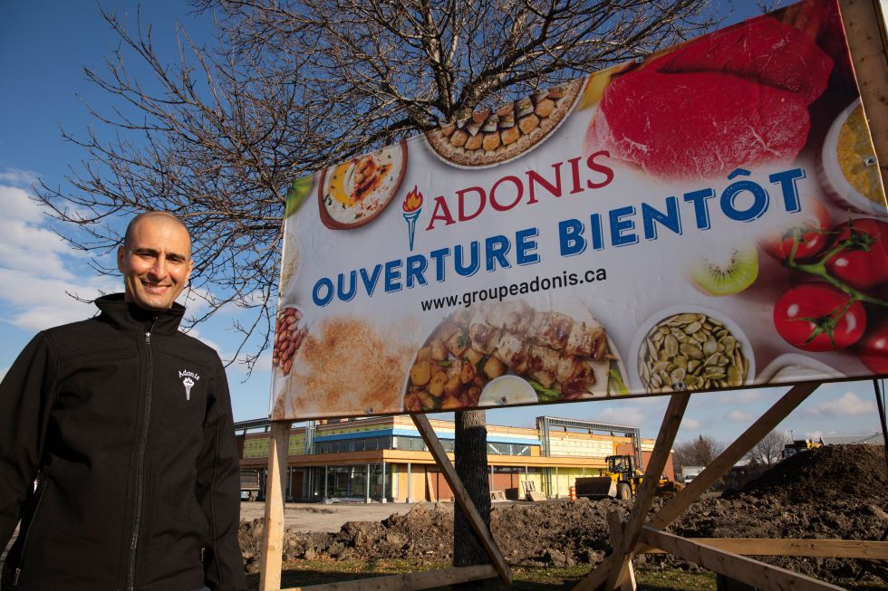Construction du premier Marché Adonis à Québec