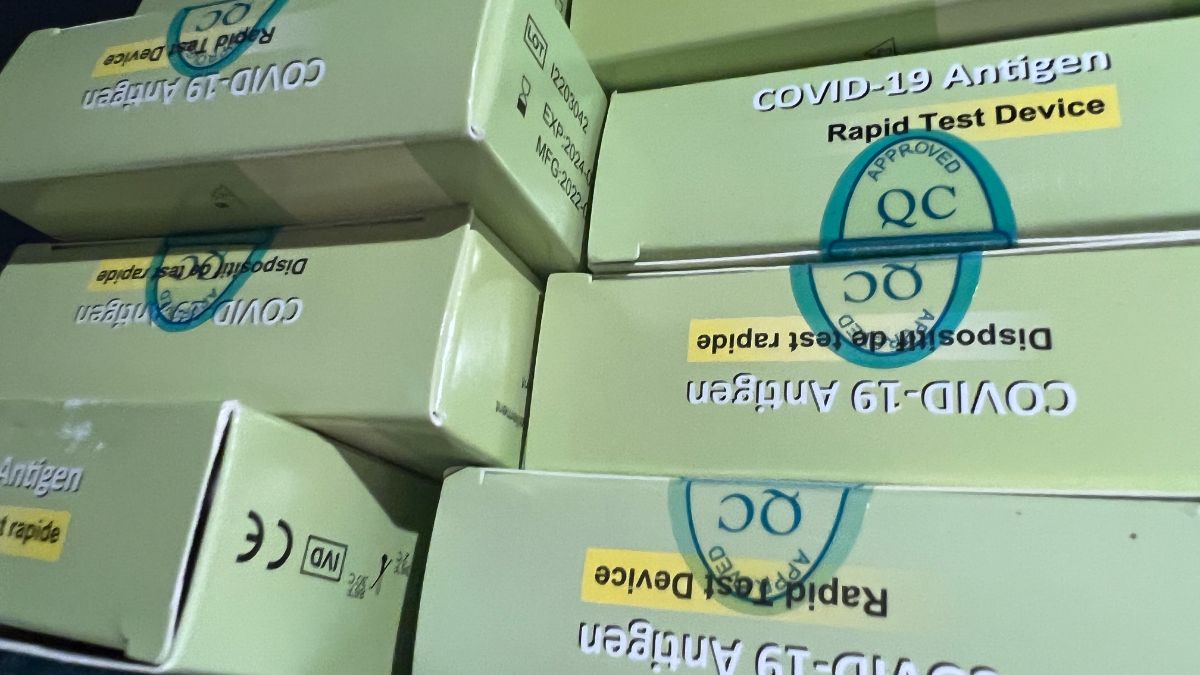 Que faire de toutes ces boîtes de tests Covid-19 qui dorment chez vous?