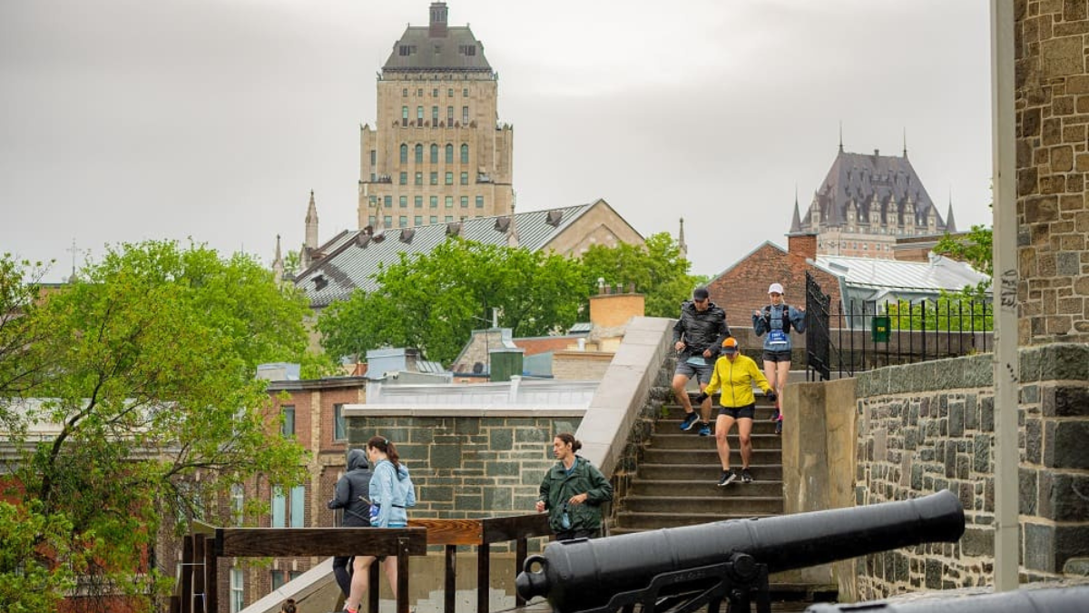 Un Défi des escaliers sous la pluie