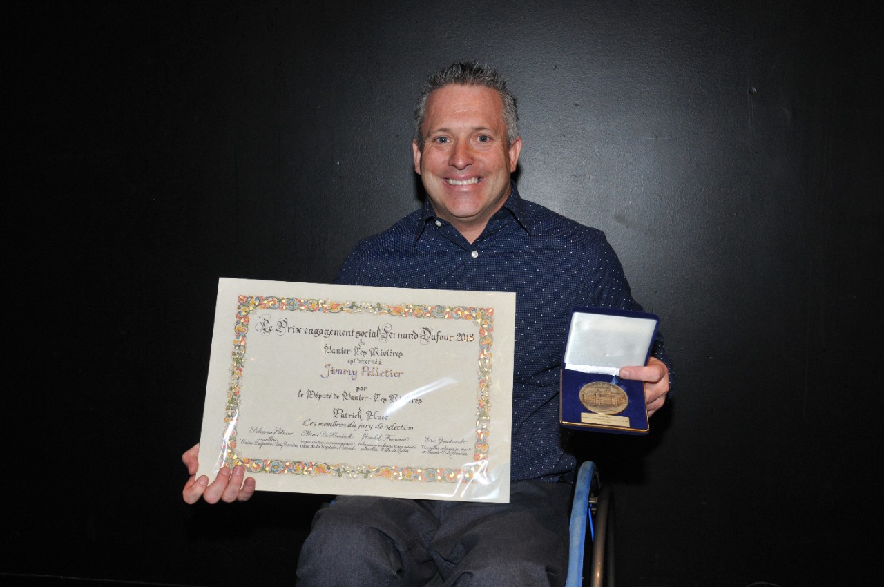 Jimmy Pelletier reçoit le prix Fernand-Dufour